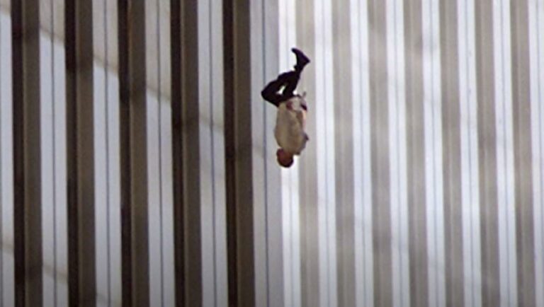 La storia di “The Falling Man”, la foto più famosa dell’11 settembre ...
